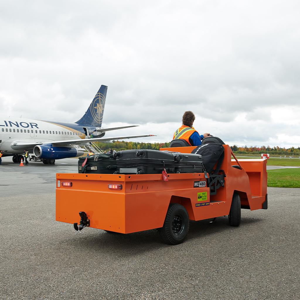 Motrec - MC-480 HD Electric 48V Baggage and GSE towing Vehicle | Pilot John