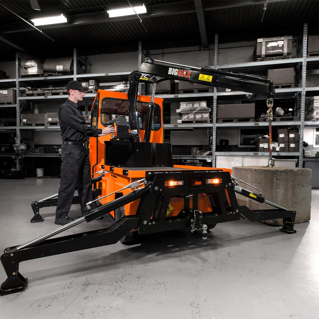 Motrec - MX-480-Crane-Truck Electric Custom Vehicle | Pilot John