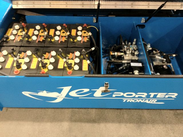 JETporter JP100s Towbarless Electric Aircraft Tug | Pilot John