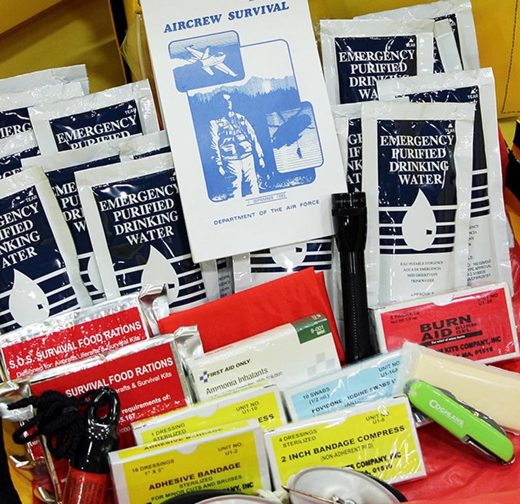 Shop AVI Survival Products RAF1212-313 – TSO 12 Person Endpack Life Raft w/ FAR 135 Kit, EU OPS ...