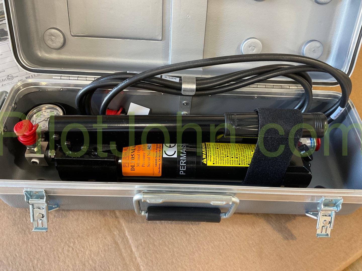 Shop DLT05MAPM1000 Hand-Driven Hydraulic Pump Unit | Pilot John