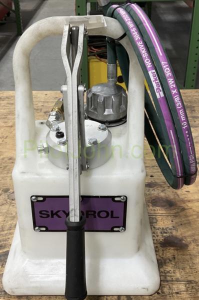 Buy Used Flightmaster 2 Gallon Skydrol Fluid Service Unit | Pilot John