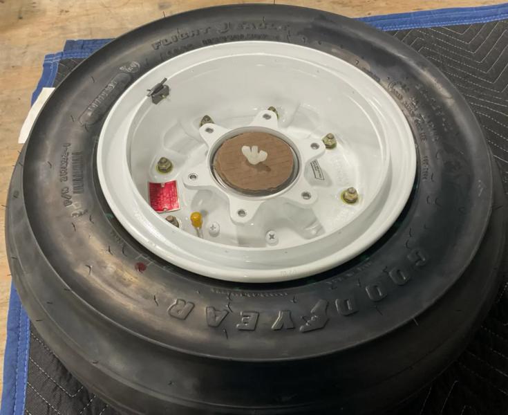 Shop Gulfstream 1159L26005-1 / 9543367 - GIV Overhauled Nose Wheel ...